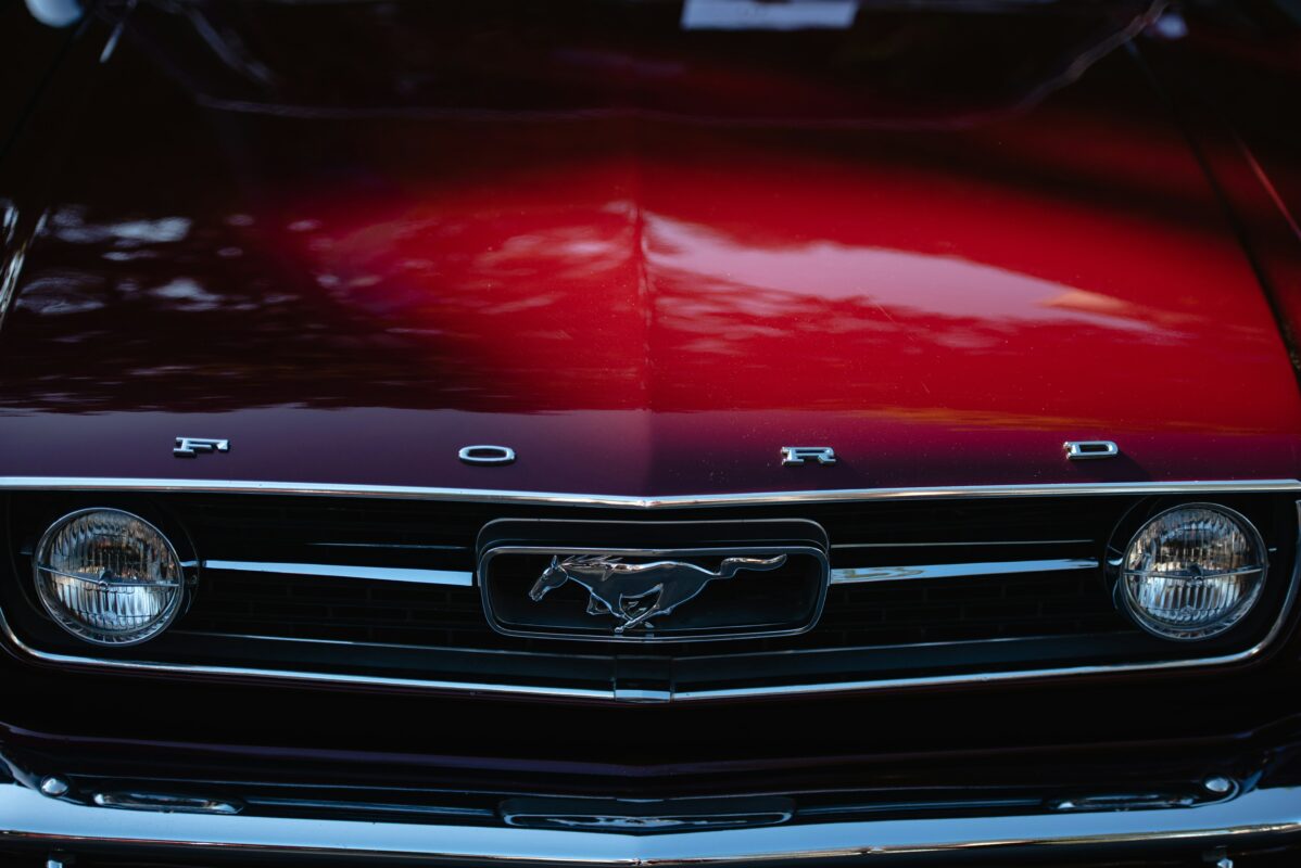 Pourquoi choisir un t-shirt Ford Mustang pour affirmer votre style